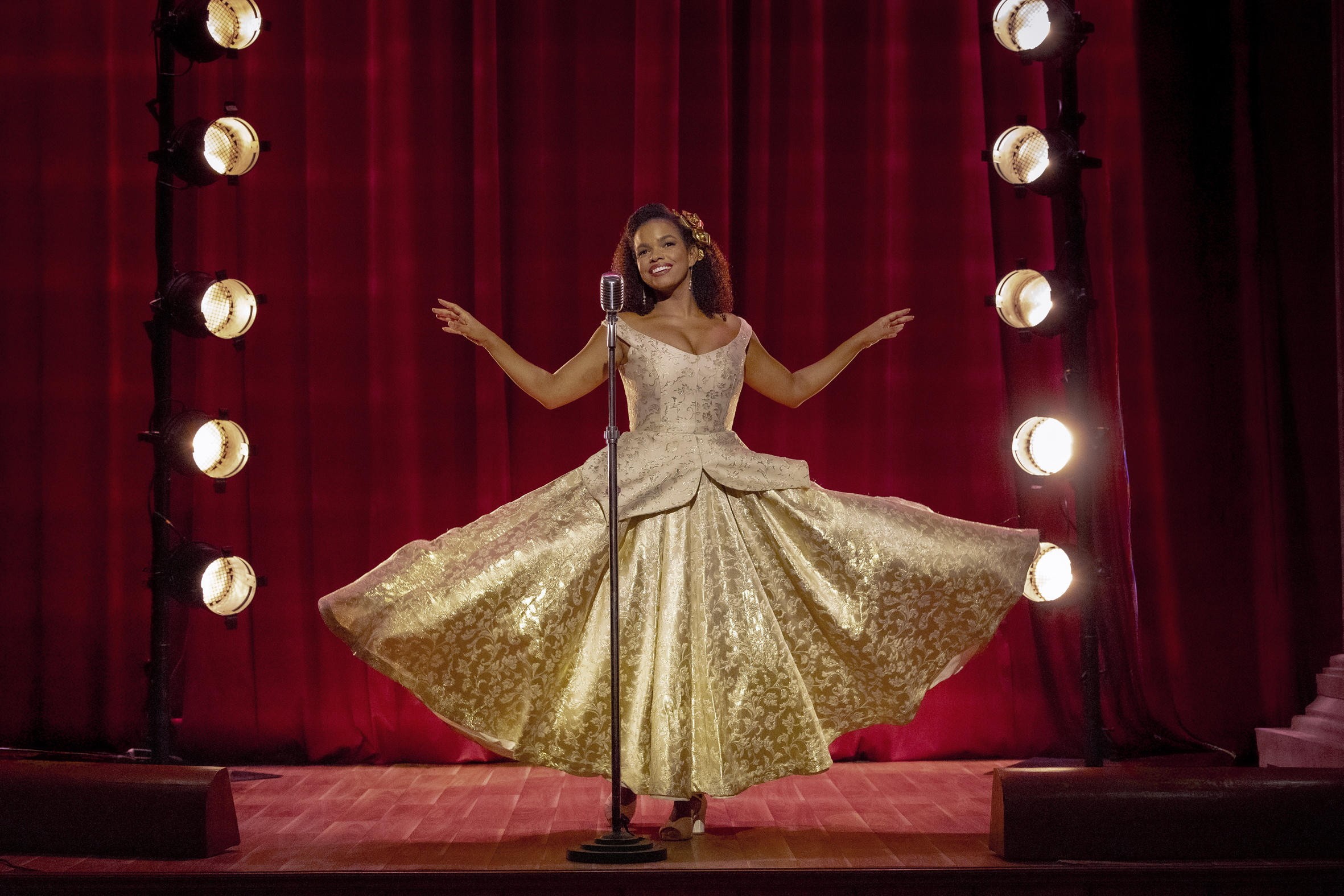 Dita canta no teatro lotado em ‘Êta Mundo Melhor!’ | Rede globo