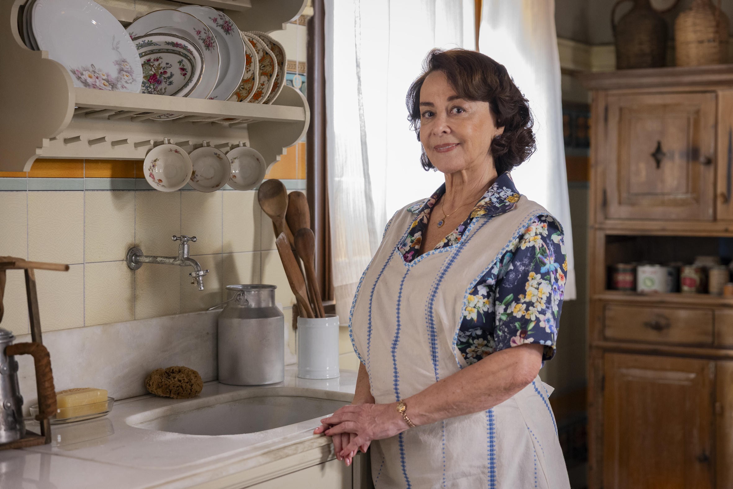 Nívea Maria fala sobre sua personagem em Êta Mundo Melhor! em bate-papo exclusivo com a RPC ...