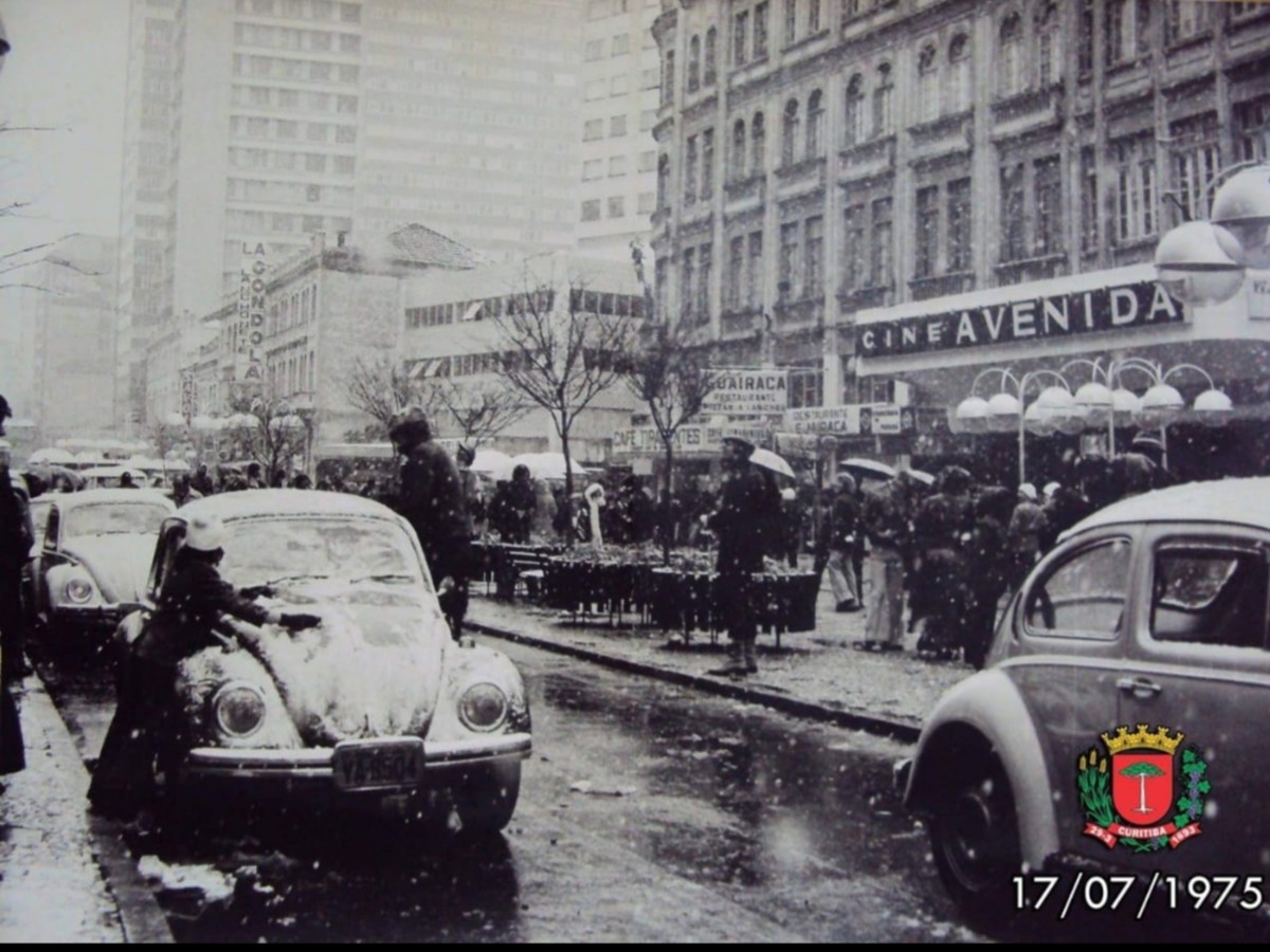 Neve em Curitiba, em 1975: veja fotos do dia em que a capital ...