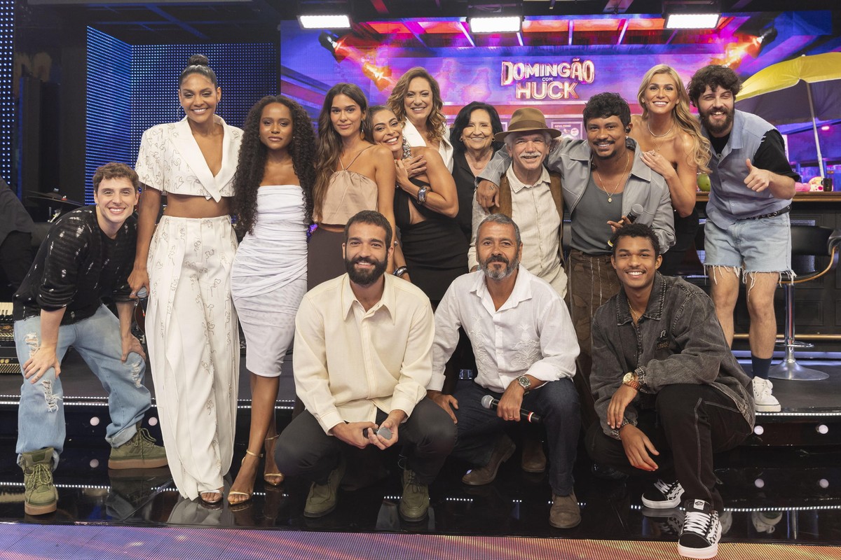 Elenco De Renascer E Terra E Paixão Se Reúne No Domingão