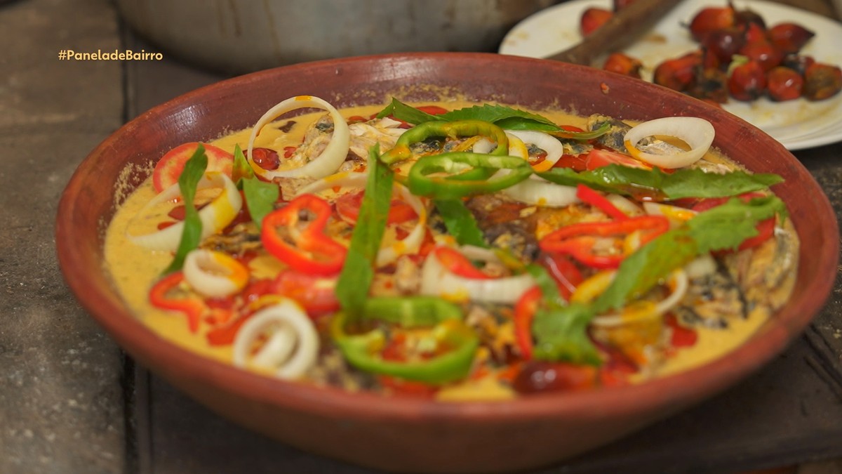 Aprenda a fazer Moqueca de moquém com azeite de dendê e tucupi e Efó de ...