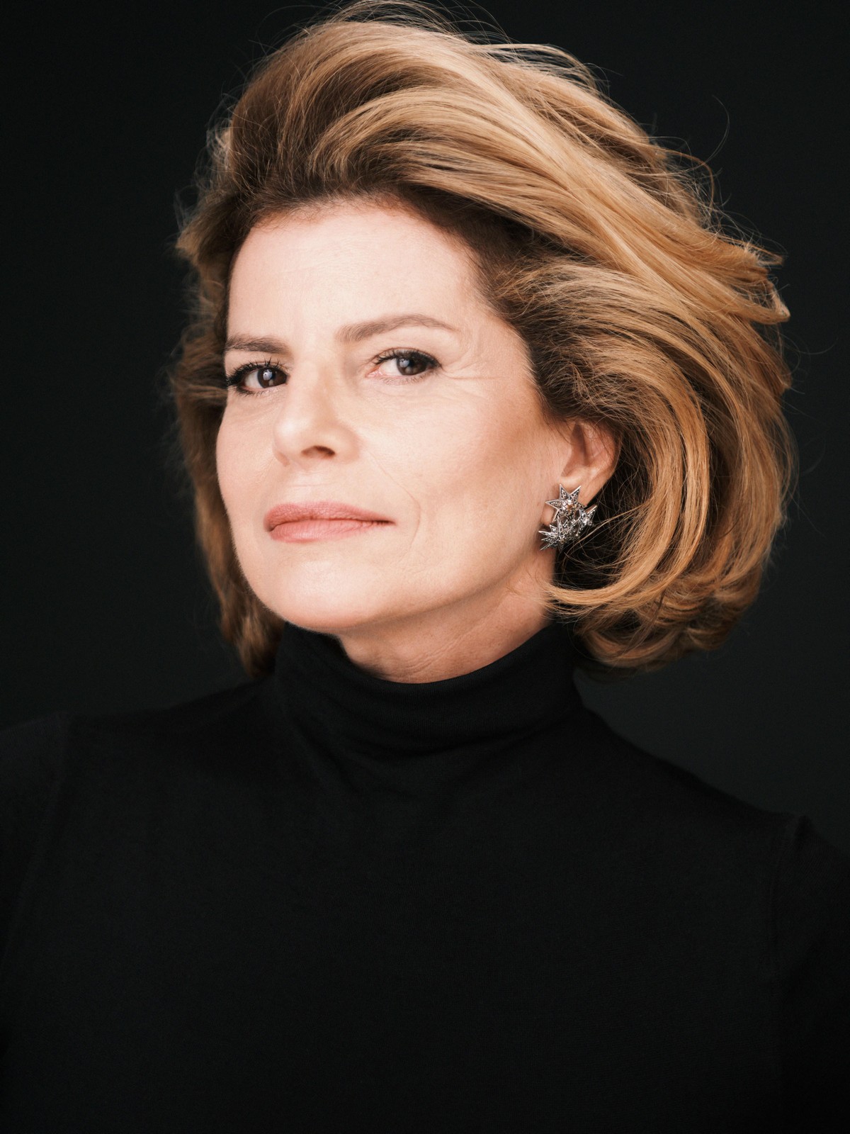 Débora Bloch posa com novo cabelo para viver Odete Roitman em 'Vale ...