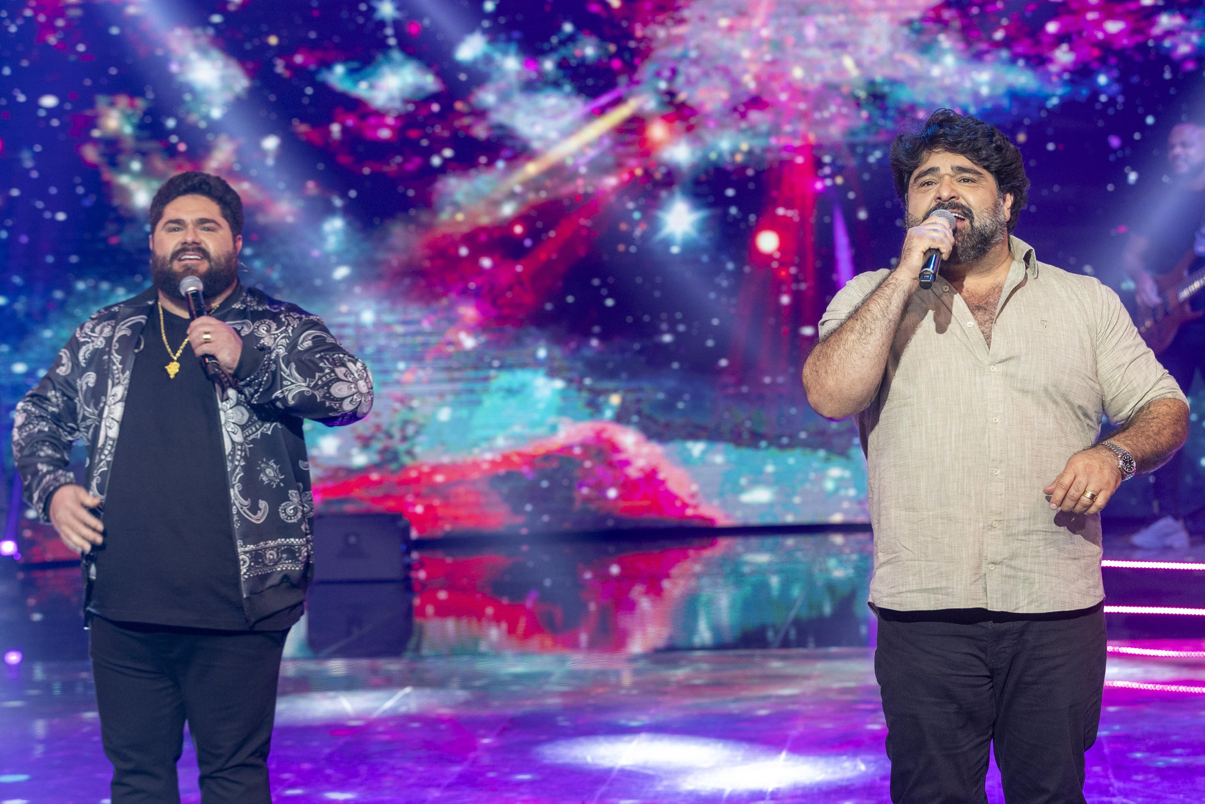 Cesar Menotti e Fabiano cantam sucessos no Domingão