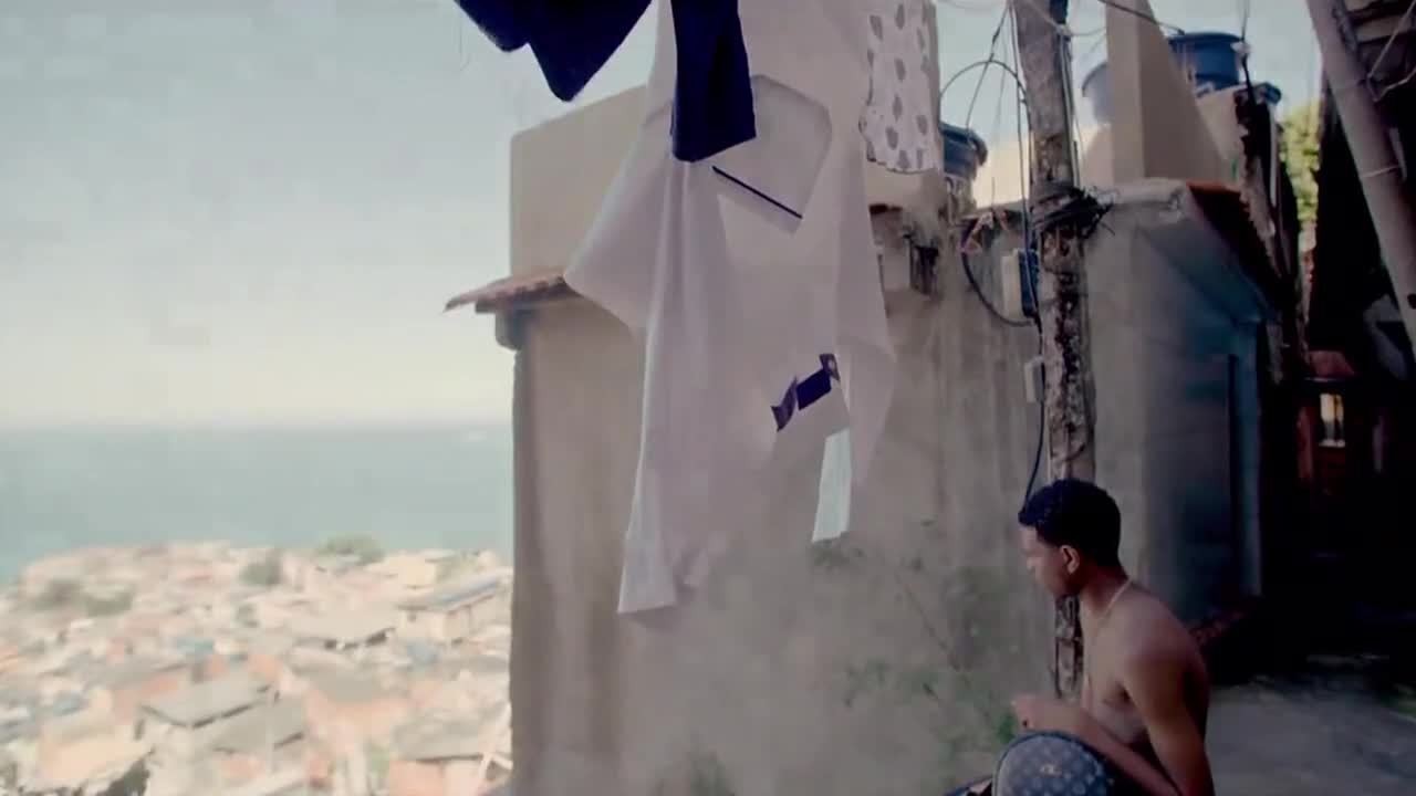 Assista ao videoclipe de 'RJ Não Tem Amor', dos rappers Vaona, DN e Drean