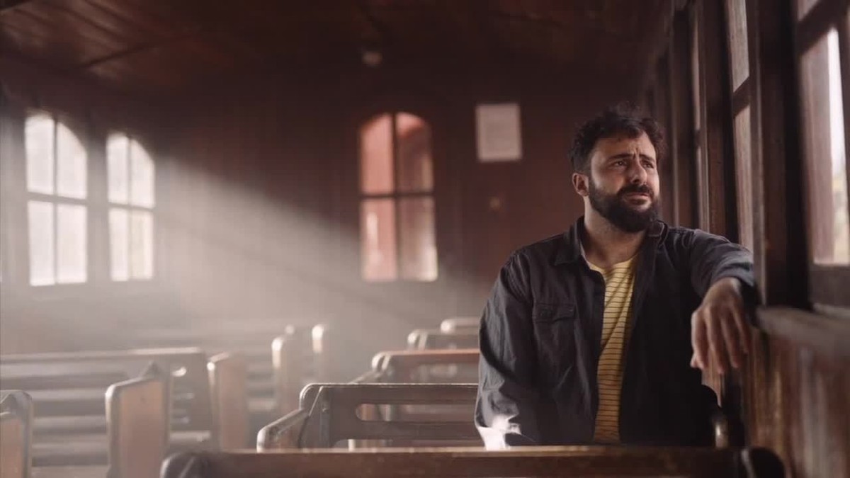 Assita ao clipe de 'Moda de Saudade' do cantor Gabriel Menezes | Programão de Sábado | Rede Globo