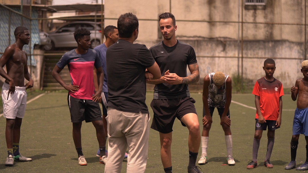 Série que revela a origem de alguns dos dribles do futebol estreia ...