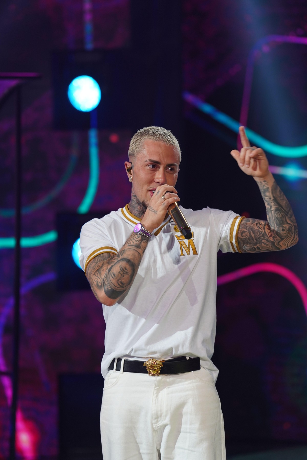 MC Daniel canta música inédita que fez para o filho e fala da carreira ...