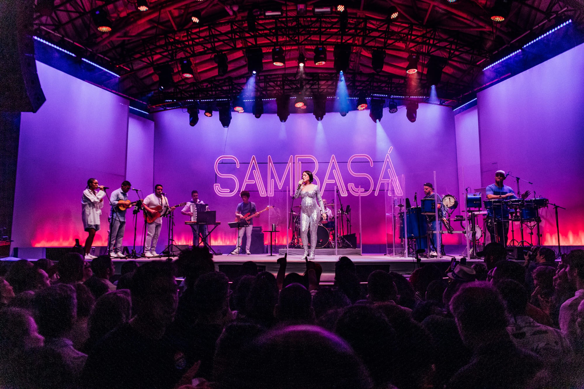 Roberta Sá apresenta show da nova turnê 'Sambasá' no dia 16/9