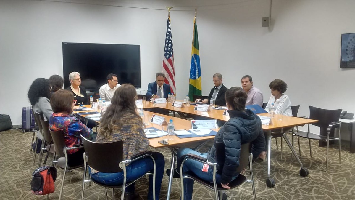 Americano Greg Toppo e jornalistas brasileiros falam dos desafios na ...