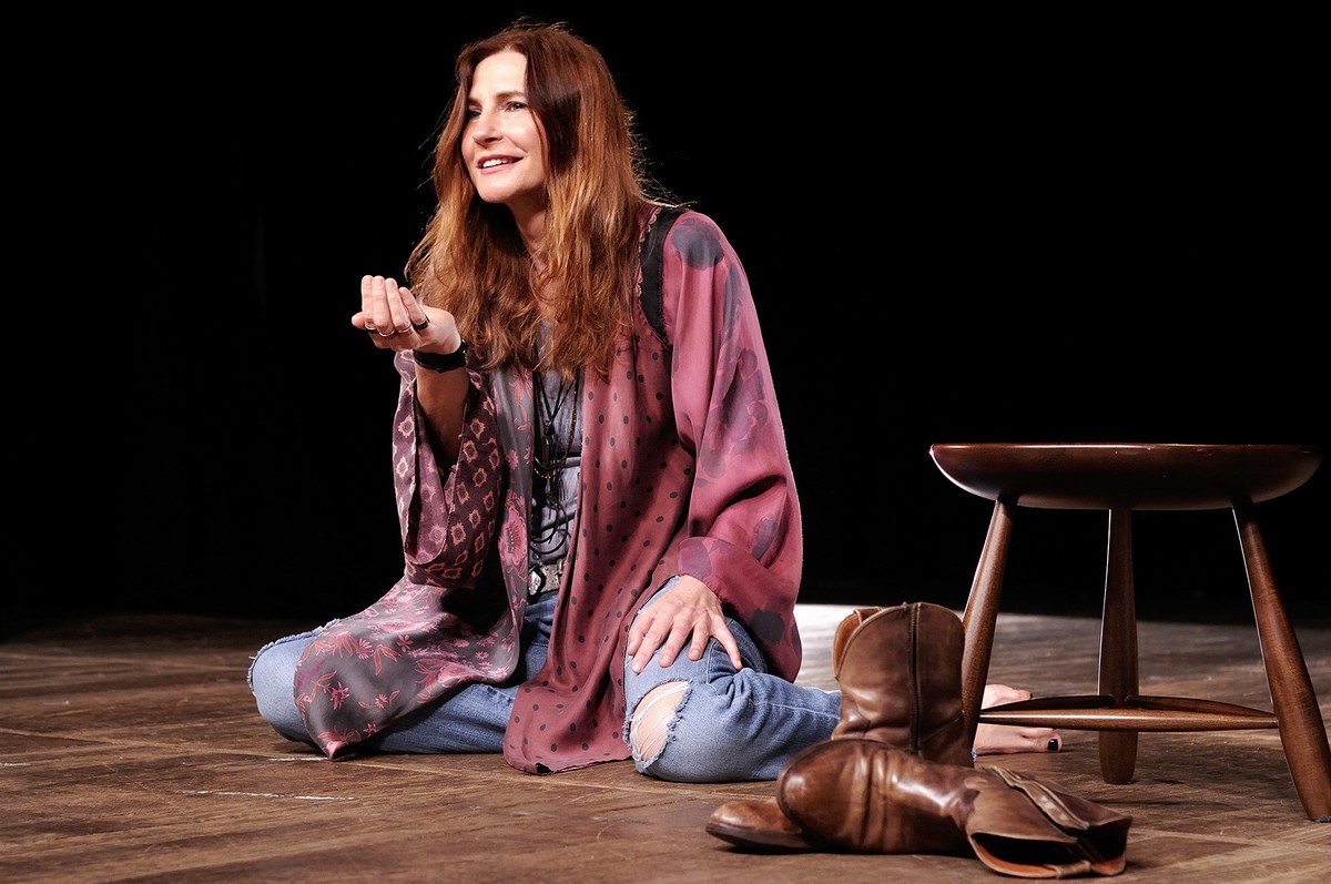 ‘Irina’, solo de Raquel Iantas, está em cartaz no Rio | globo teatro ...