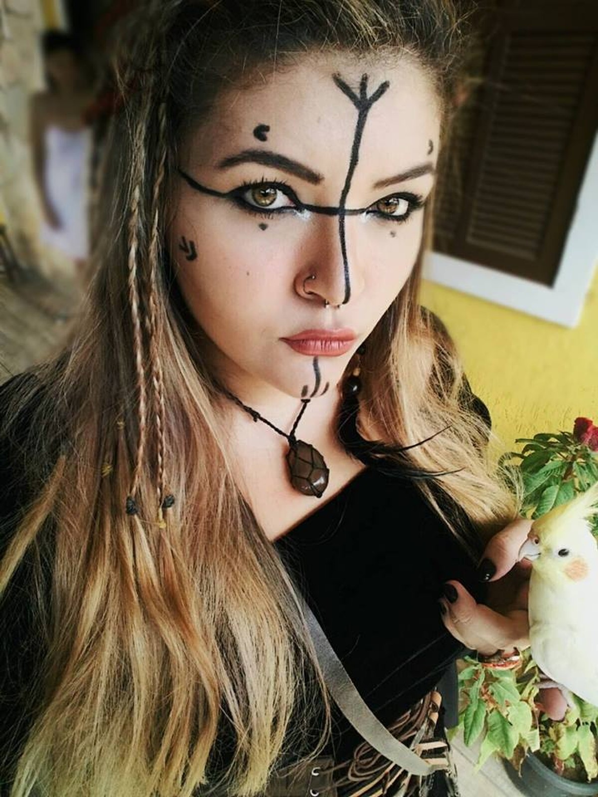 Artesã no RJ fala de paixão pela cultura medieval e como 'Deus Salve o ...