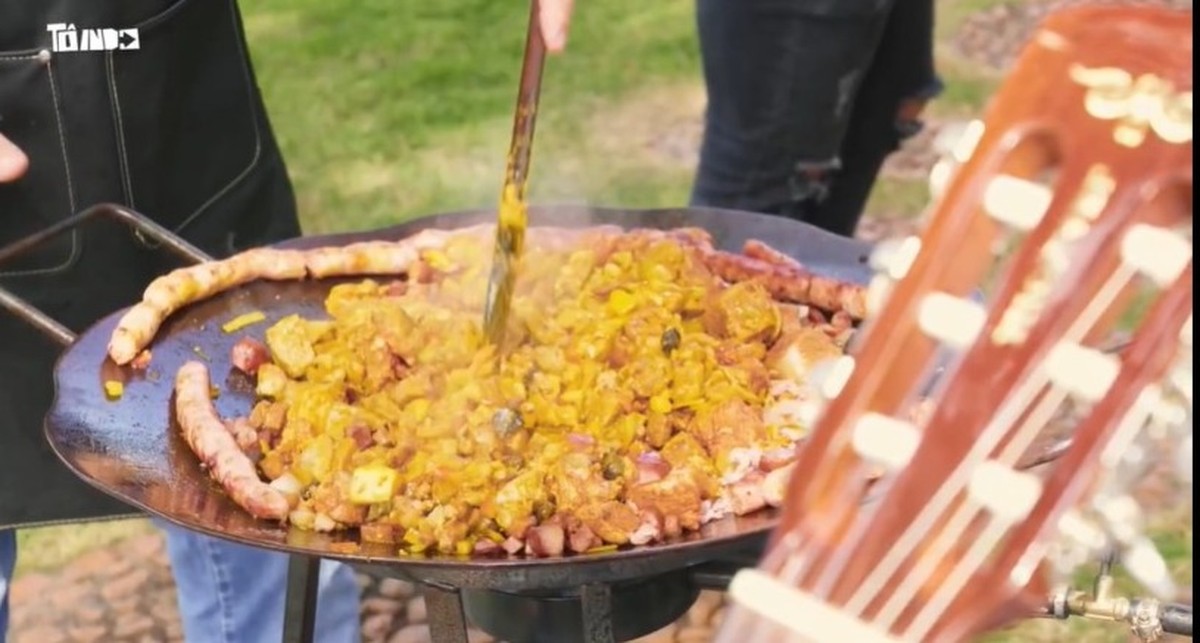 Receita: aprenda a fazer uma paella mineira com o 