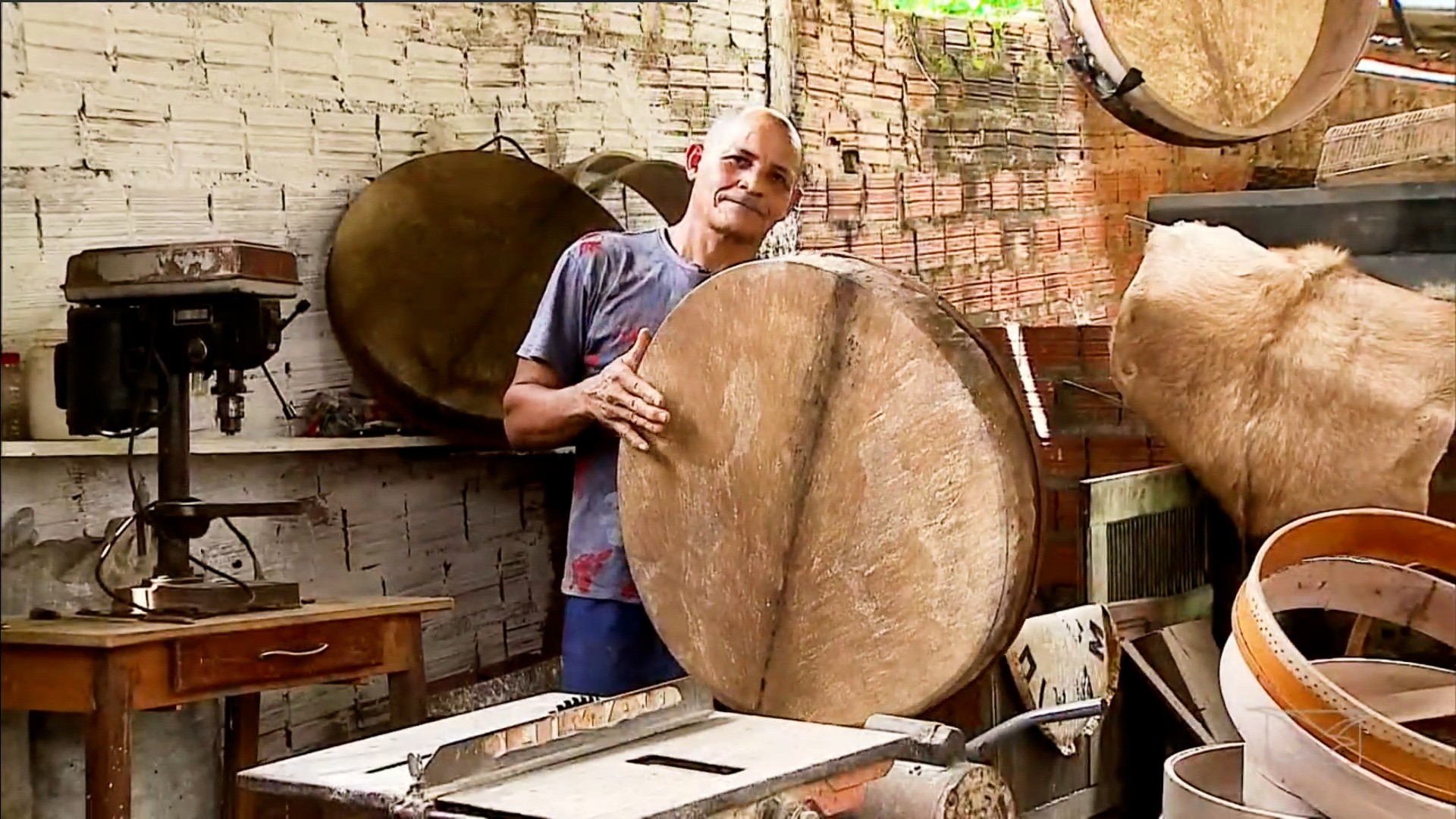 Veja como são produzidos os instrumentos musicais do bumba meu boi do ...