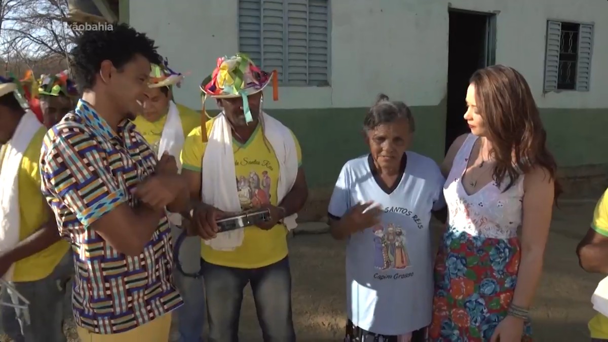 Tradição típica do povoado de Capim Grosso une moradores carregados de ...