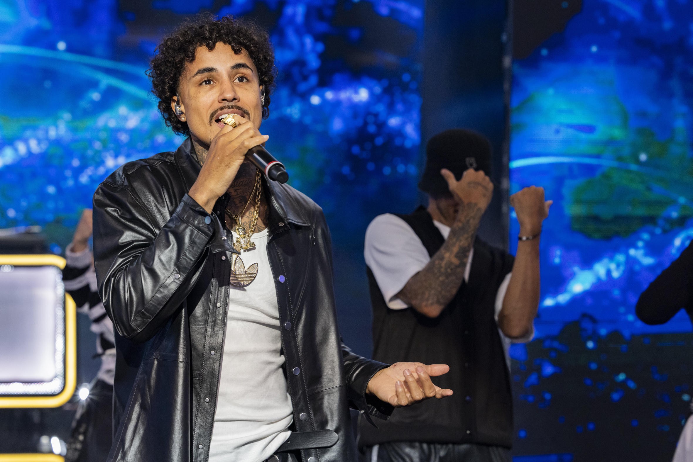 'Domingão': MC Livinho é a atração no 'Quem Vem Pra Cantar' | Rede globo