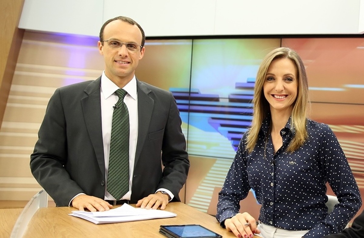 Adriana Krauss e Renato Igor apresentam o Bom Dia SC por uma semana ...