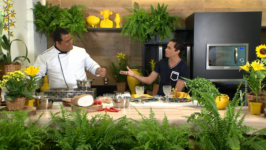 Ator Silvero Pereira e chefe Elmo Silva falam de vida e carreira ...