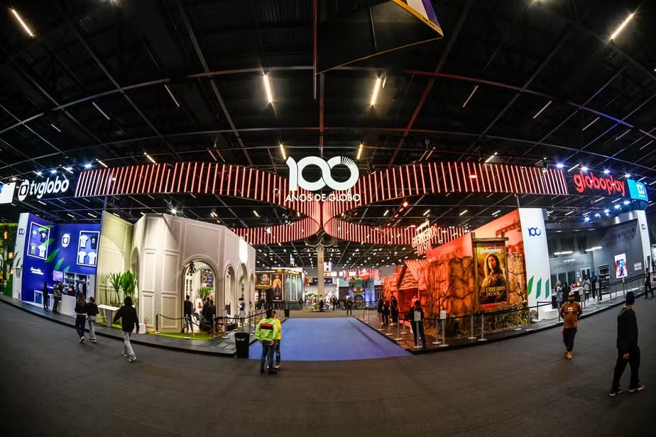 Globo celebra 100 anos com estande na CCXP24 | Rede globo