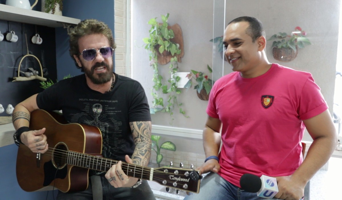 Tuca Fernandes canta "Que Calor"