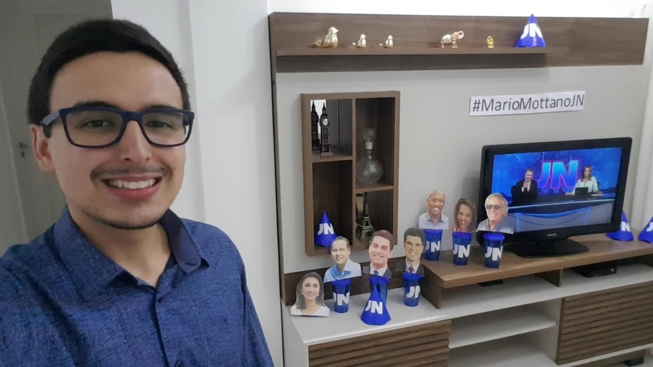 Telespectador faz 'festa temática' para assistir ao JN com Mário Motta ...